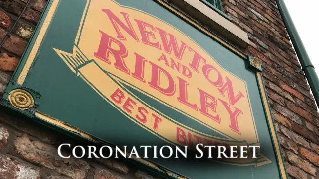 Coronation Street fan-favourite to stay on show as star signs new ...