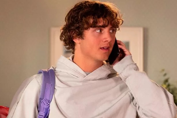 Coronation Street star teases ‘battle’ as character faces death after ...