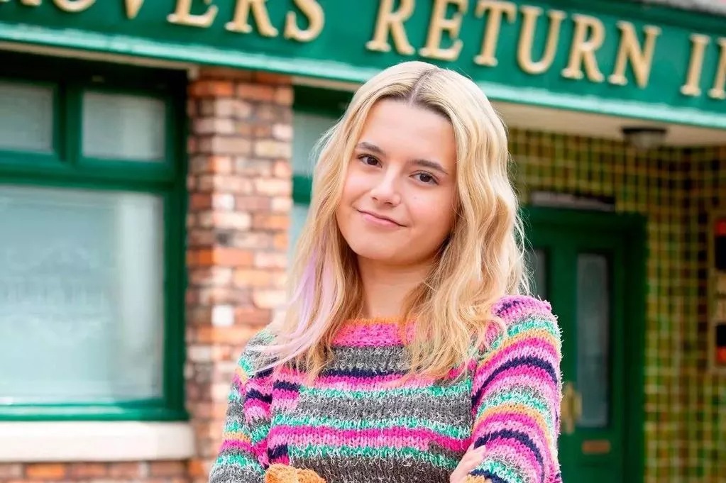 Coronation Street fans ‘work out’ who is pregnant and it’s not Betsy or ...